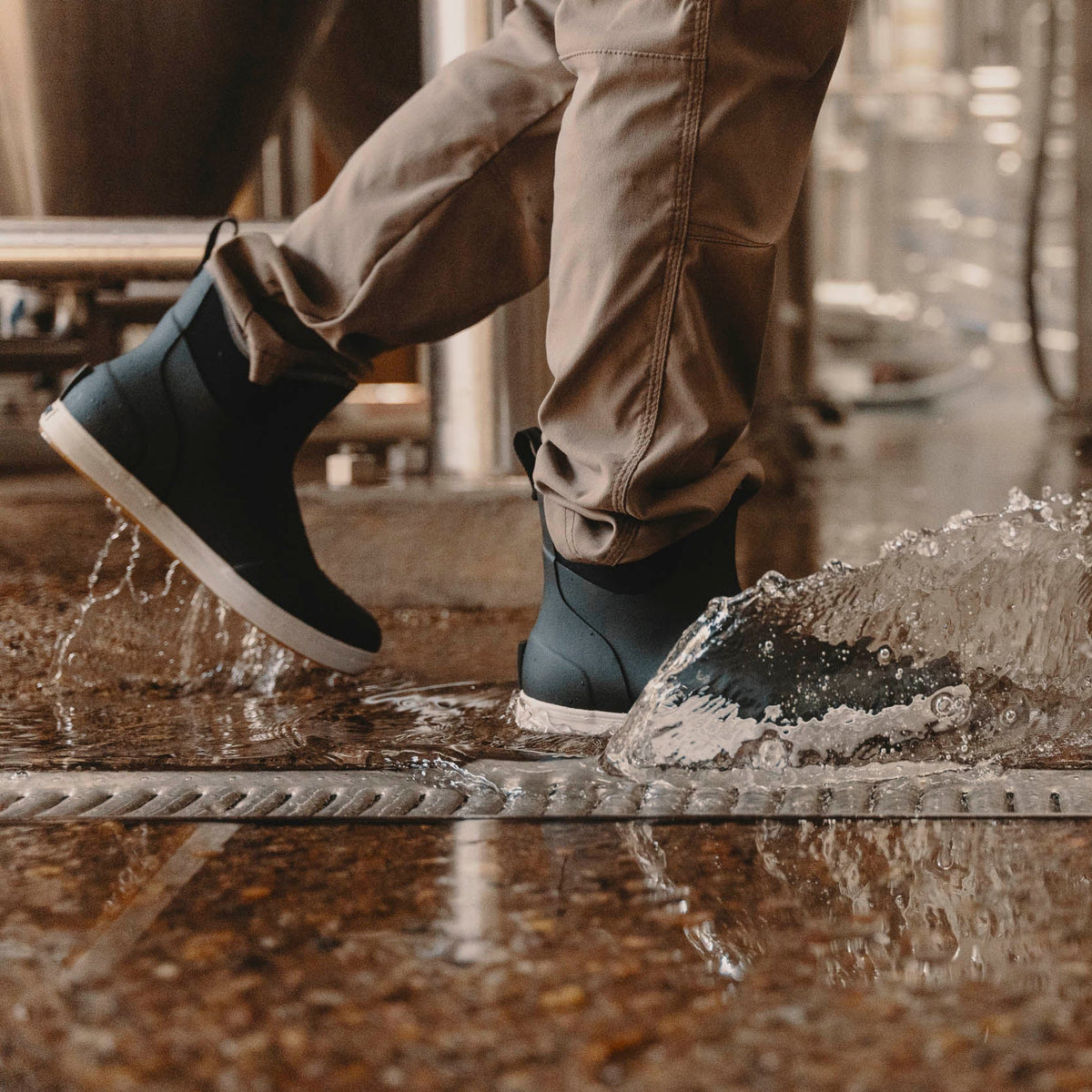 Starboard 6 in Deck Boot Studio Black – The Dry Brand